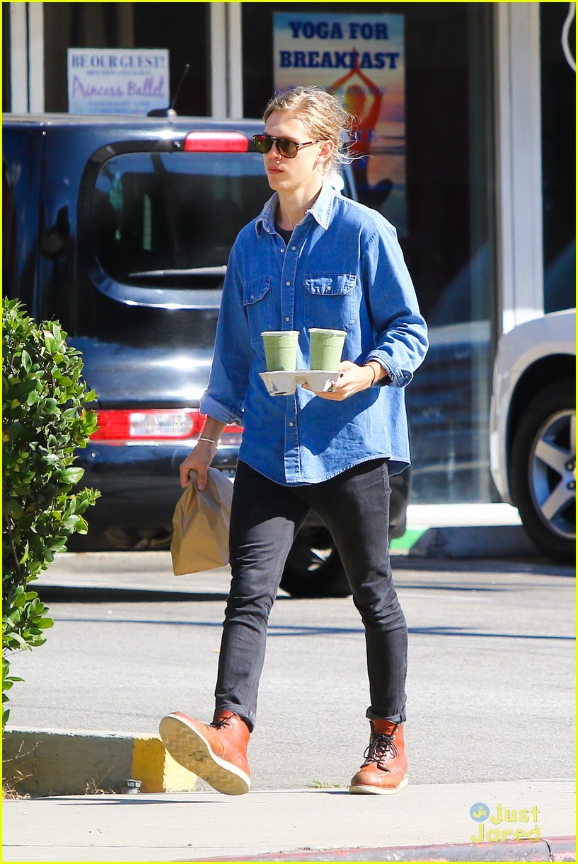 Full Sized Photo of austin butler shannara filming human elves new vid ...