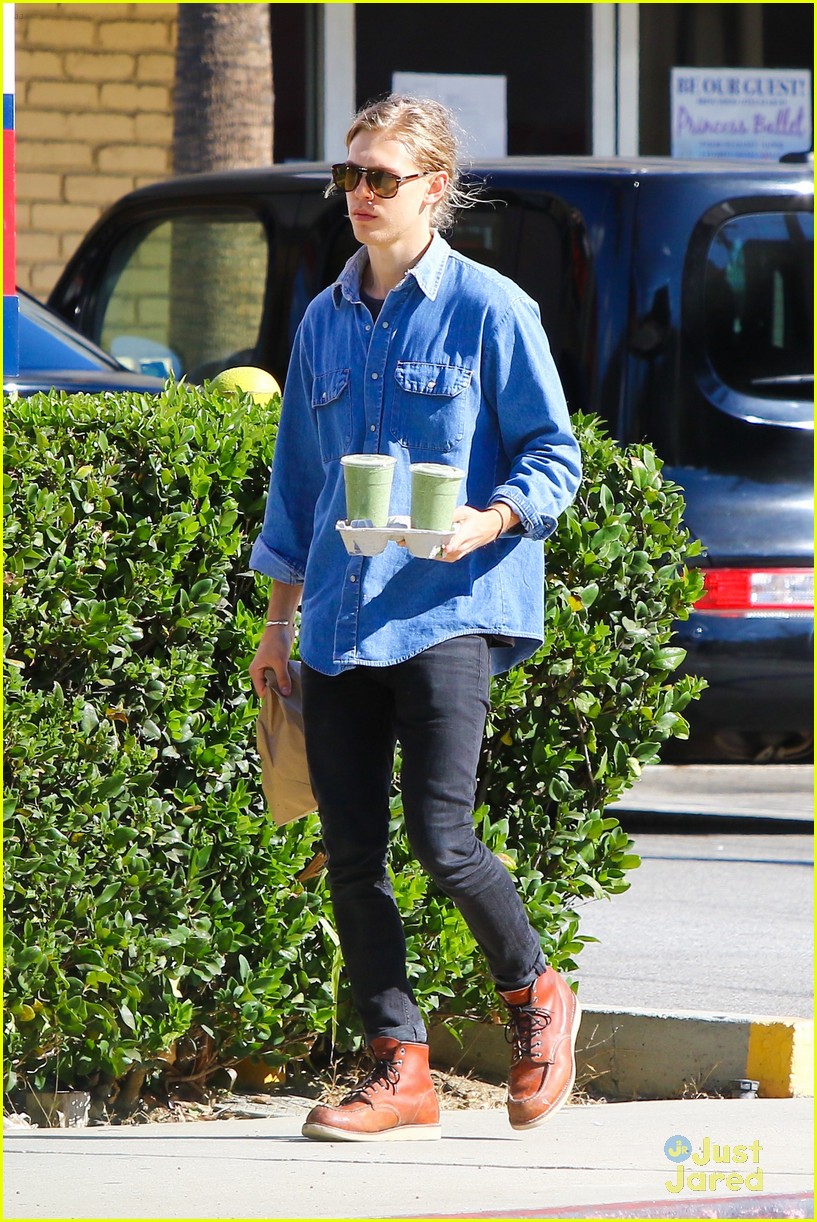 Full Sized Photo of austin butler shannara filming human elves new vid ...