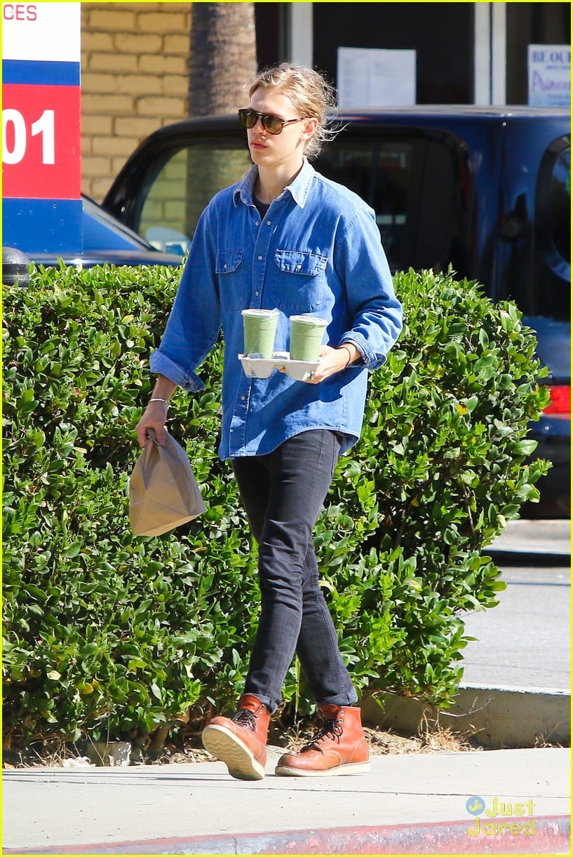 Full Sized Photo of austin butler shannara filming human elves new vid ...