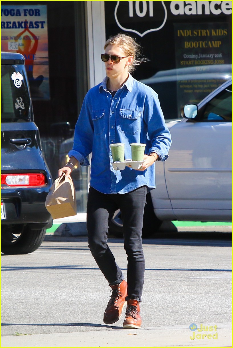 Full Sized Photo of austin butler shannara filming human elves new vid ...