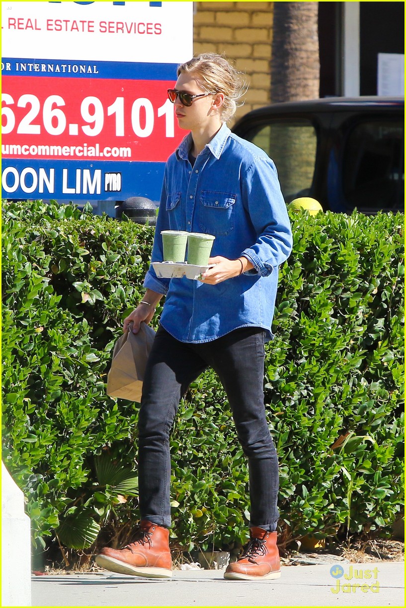 Full Sized Photo of austin butler shannara filming human elves new vid ...