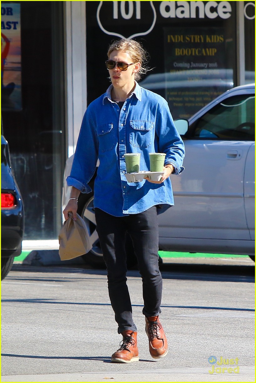 Full Sized Photo of austin butler shannara filming human elves new vid ...