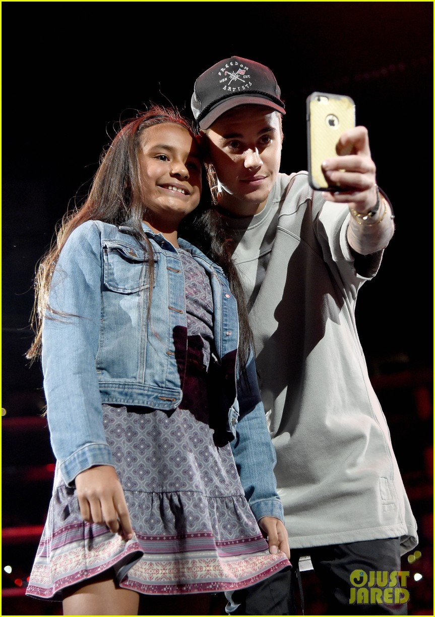 Justin Bieber Cries On Stage At Purpose Album Release Show Photo