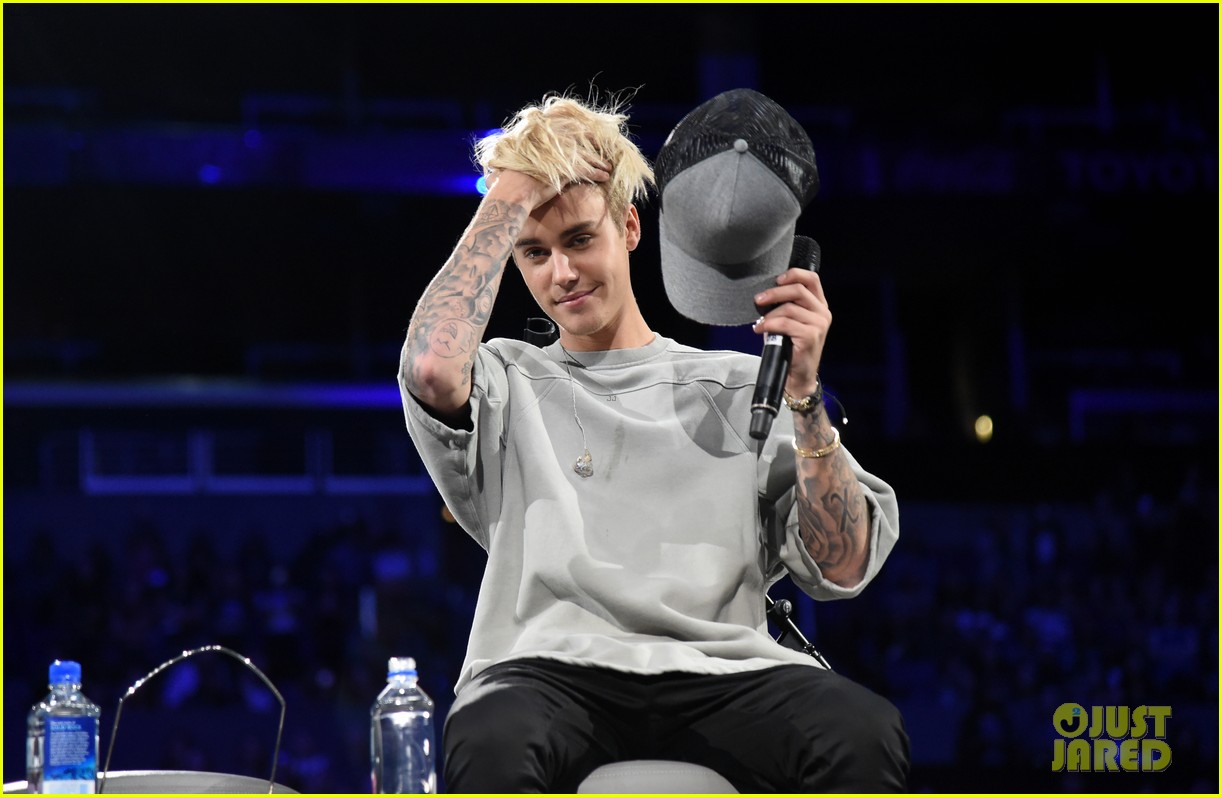 Justin Bieber Cries On Stage At Purpose Album Release Show Photo