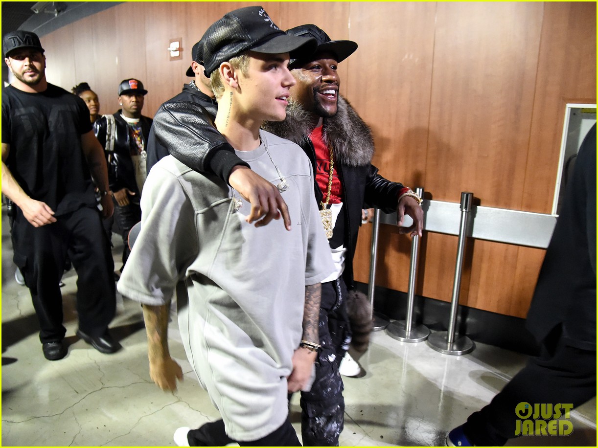 Full Sized Photo Of Justin Bieber Breaks Down In Tears Staples Center