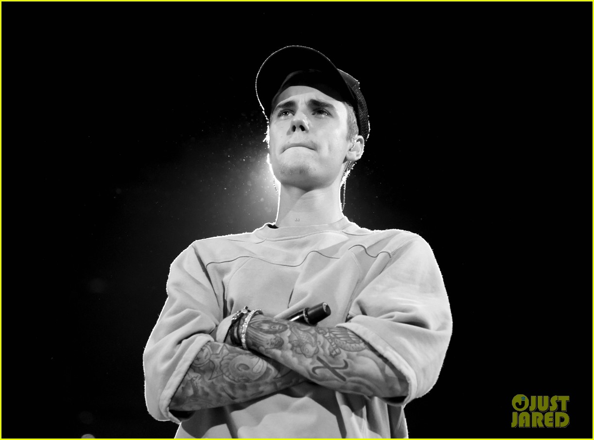 Justin Bieber Cries On Stage At Purpose Album Release Show Photo