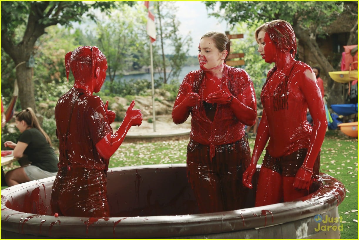Emma, Lou & Hazel Have A Cranberry Sauce Fight On 'Bunk'D' | Photo ...