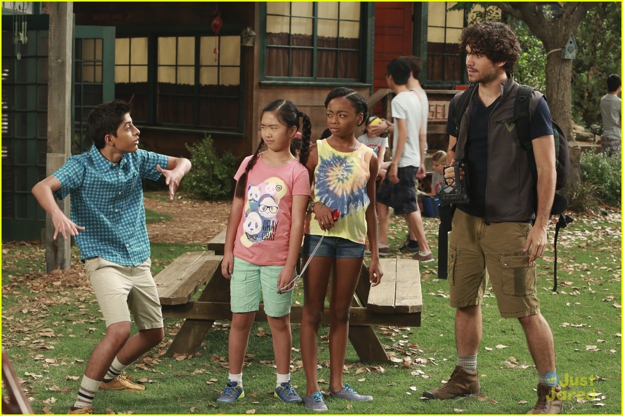 Emma, Lou & Hazel Have A Cranberry Sauce Fight On 'Bunk'D' | Photo ...