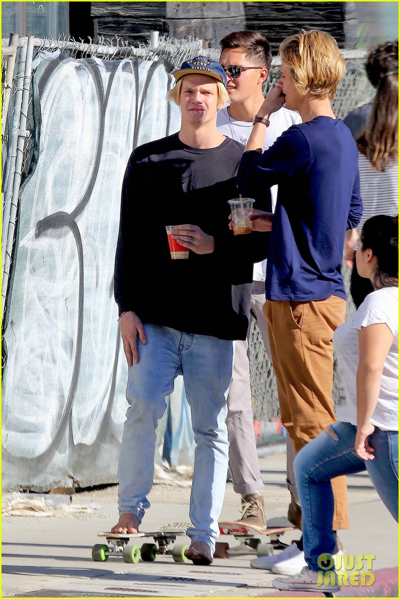 Cody Simpson's Mom Was Supposed to Be on 'Real Housewives' | Photo ...