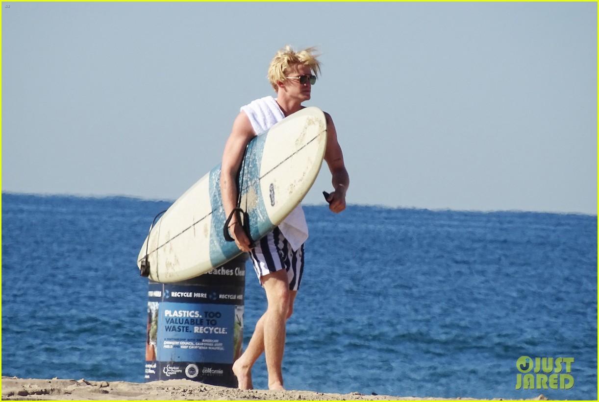 Cody Simpson Shows Off His Muscles & New Ride | Photo 899268 - Photo ...