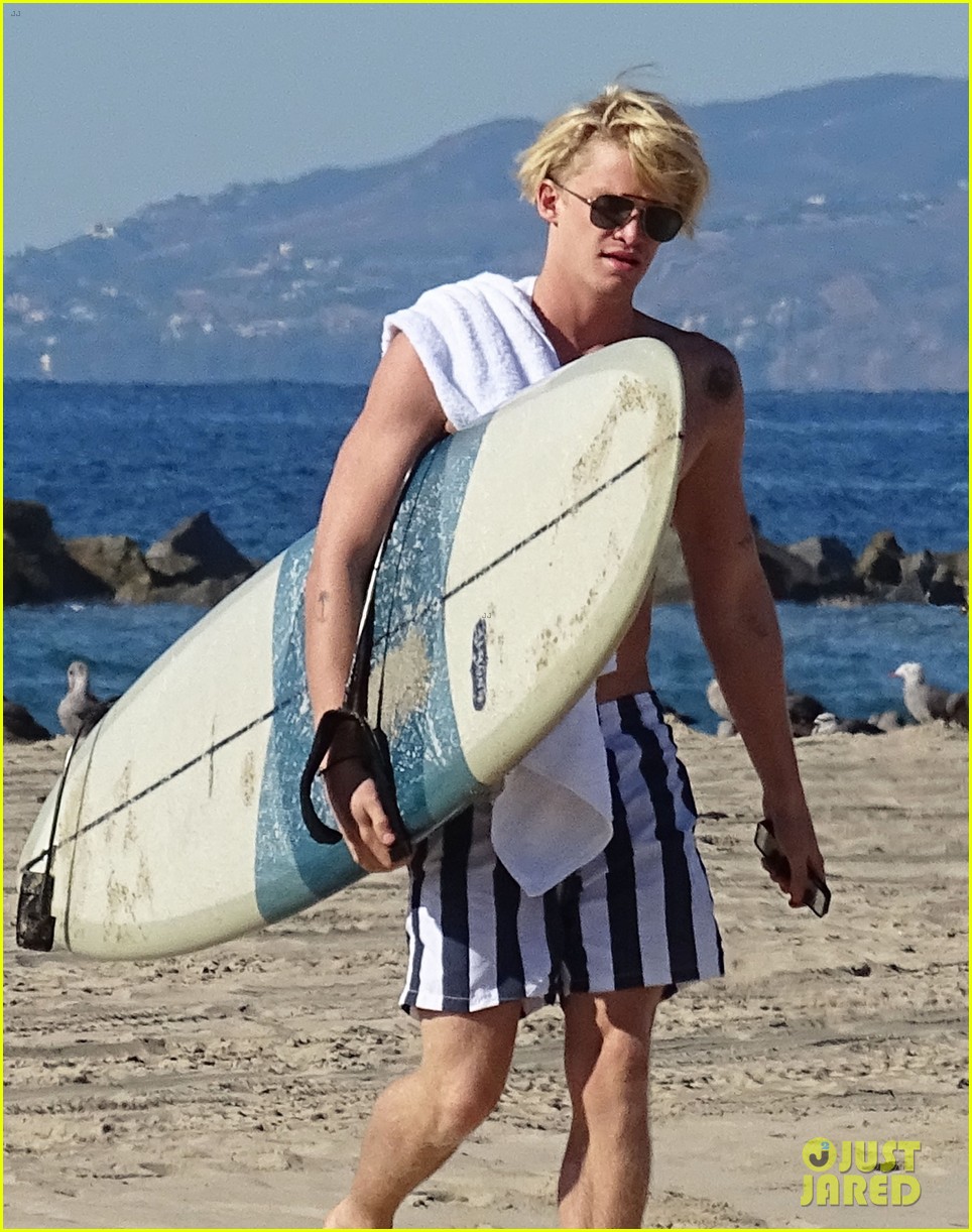Cody Simpson Shows Off His Muscles & New Ride | Photo 899273 - Photo ...