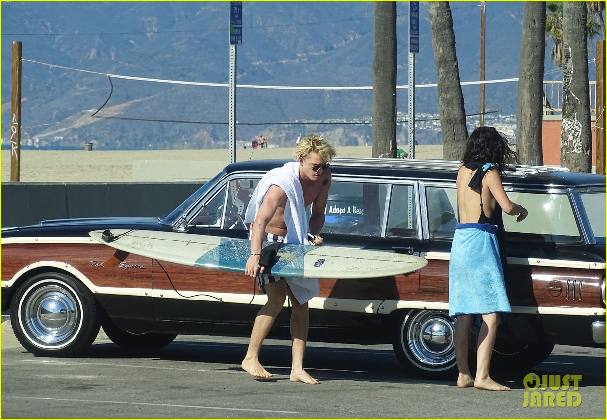 Cody Simpson Shows Off His Muscles & New Ride | Photo 899275 - Photo ...