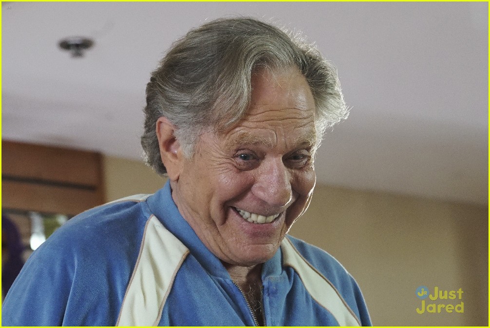 The Goldberg's Troy Gentile Shows Us The Perfect Way To Beg For A Dog ...