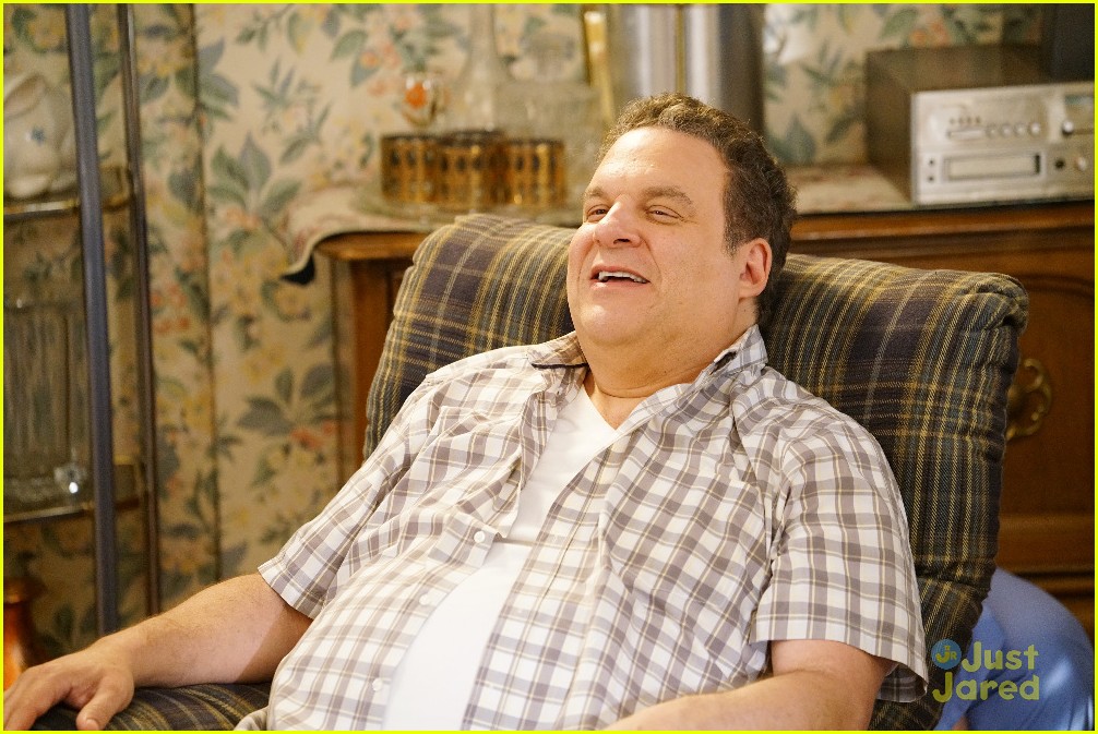 The Goldbergs Celebrate Thanksgiving With Barry Dressing Up As A ...