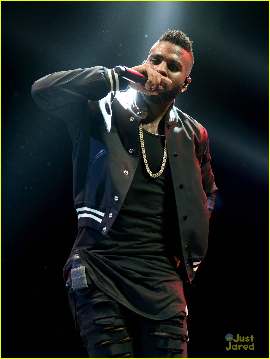 Jason Derulo Shows Off Muscles During Radio Stop In Florida | Photo ...