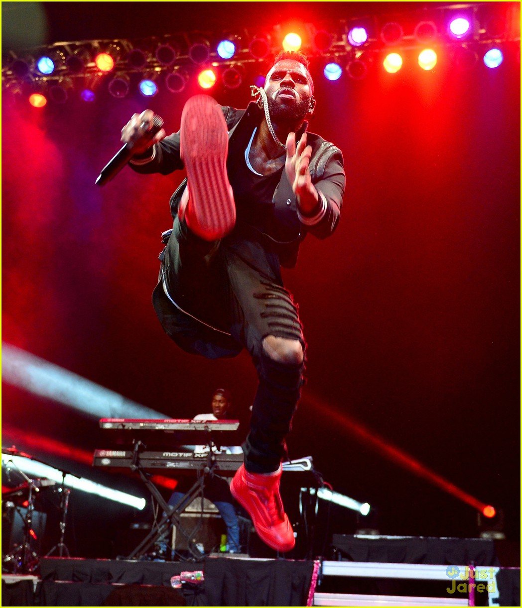 Jason Derulo Shows Off Muscles During Radio Stop In Florida | Photo ...