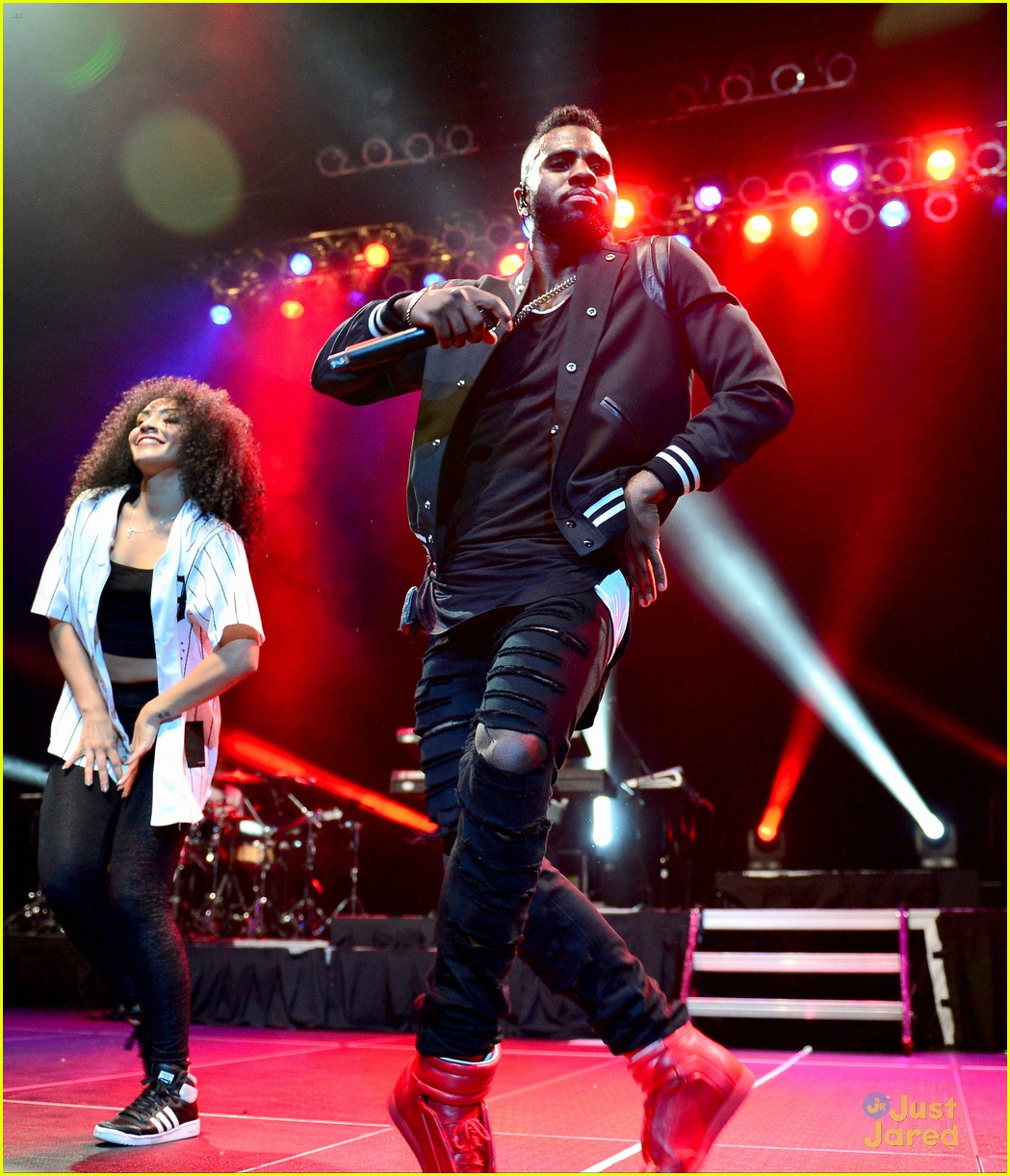 Jason Derulo Shows Off Muscles During Radio Stop In Florida | Photo ...