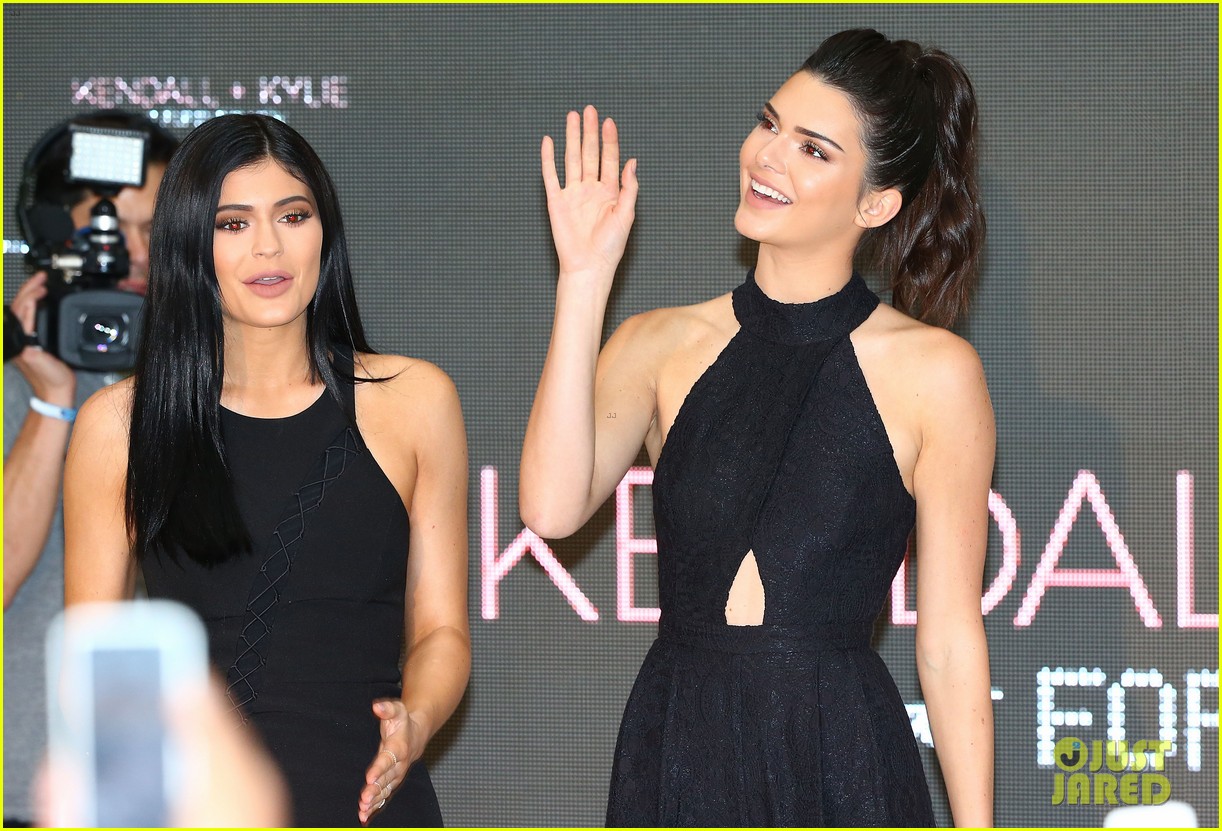 Kendall Jenner Channels 'Alice in Wonderland' for 'Vogue' Magazine ...