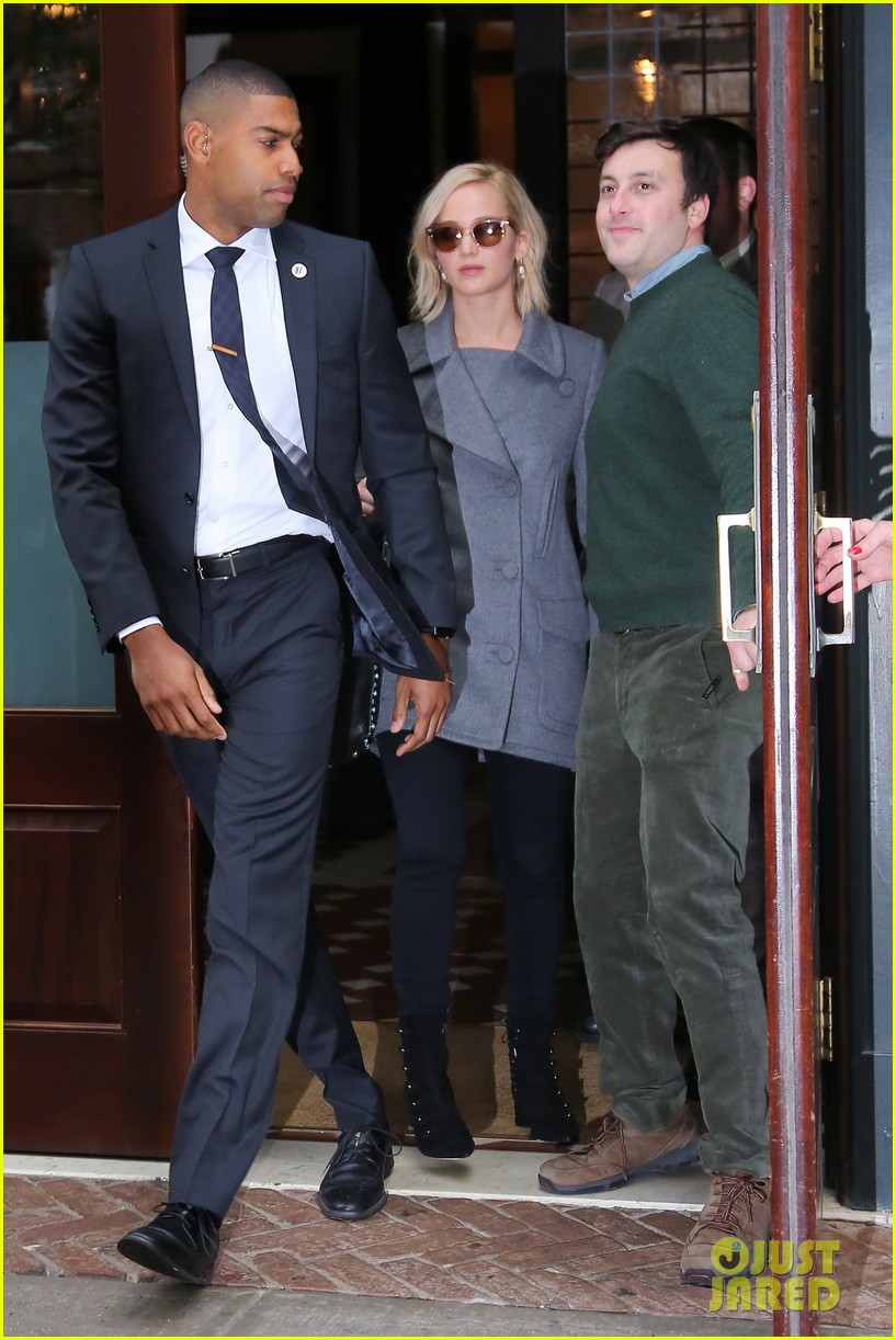 Jennifer Lawrence Wears a Crazy Dress with Rainbow Sleeves on 'Fallon ...