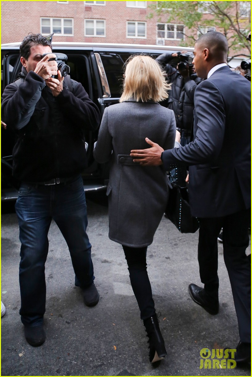 Jennifer Lawrence Wears a Crazy Dress with Rainbow Sleeves on 'Fallon ...