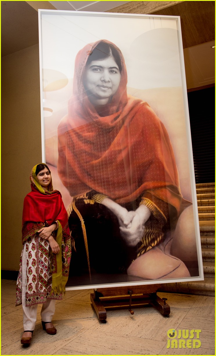 Malala Yousafzai Unveils Official Portrait in England | Photo 899730 ...