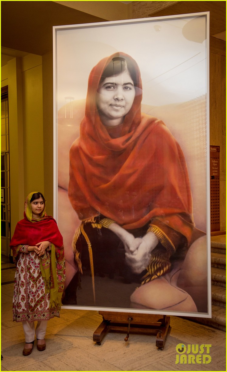 Malala Yousafzai Unveils Official Portrait in England | Photo 899731 ... Malala Yousafzai Unveils Official Portrait in England | Photo 899731 ...