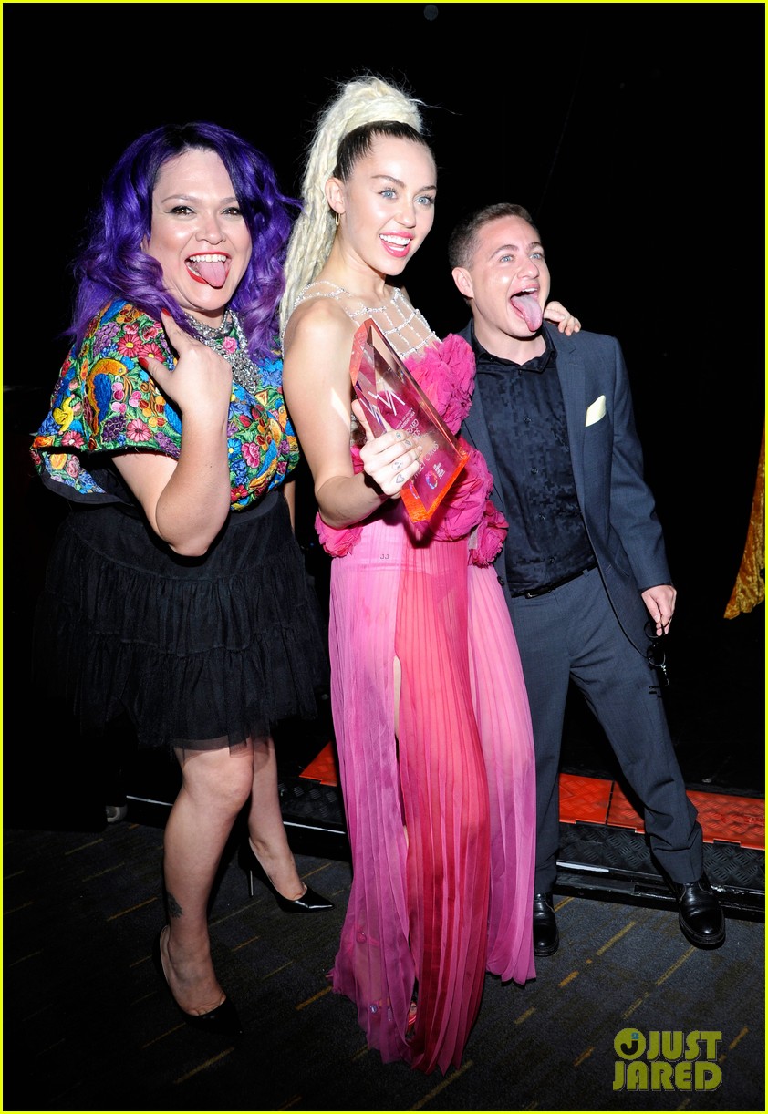 Miley Cyrus Rocks Dreadlocks for LGBT Center Vanguard Awards 2015 ...