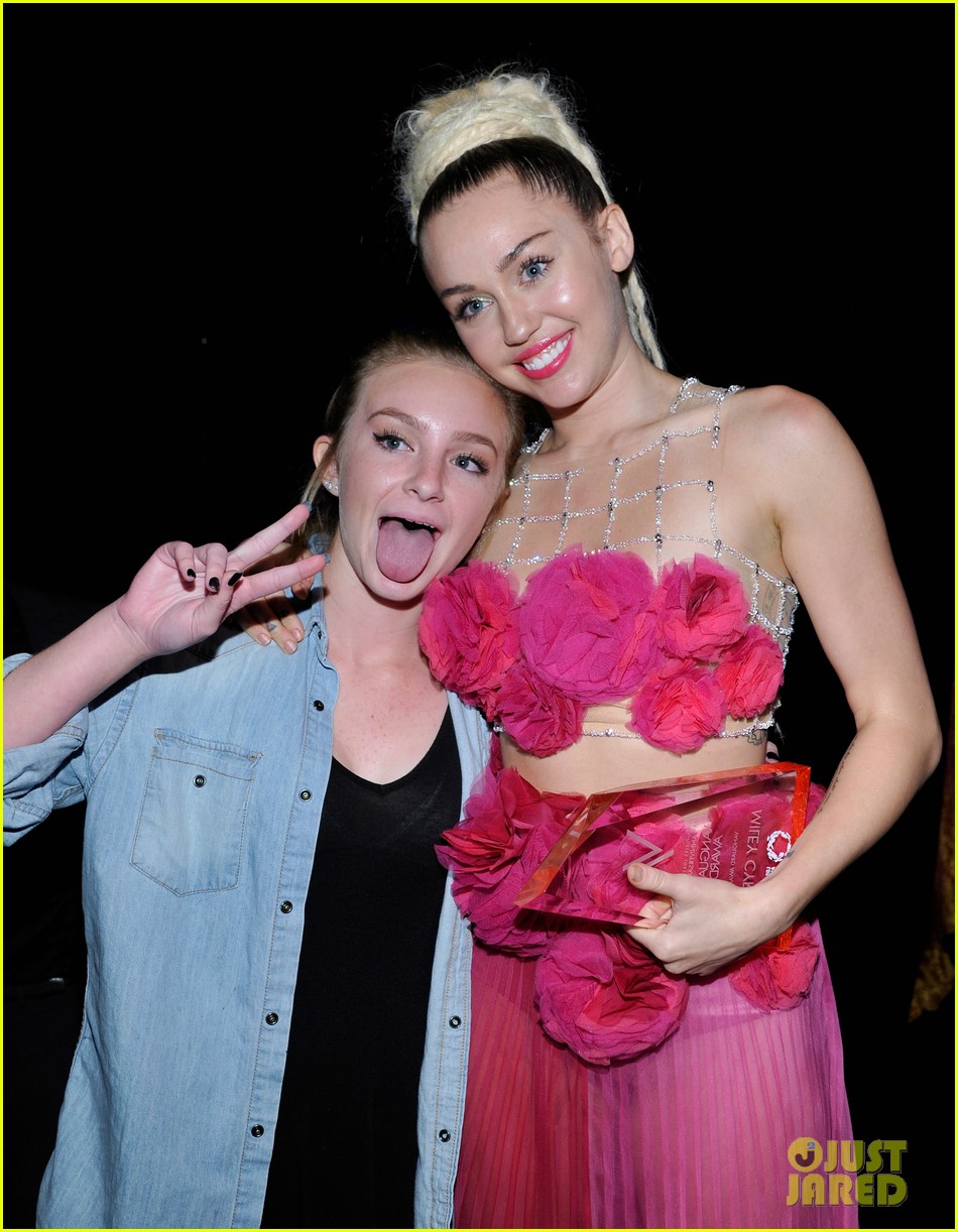 Miley Cyrus Rocks Dreadlocks for LGBT Center Vanguard Awards 2015 ...