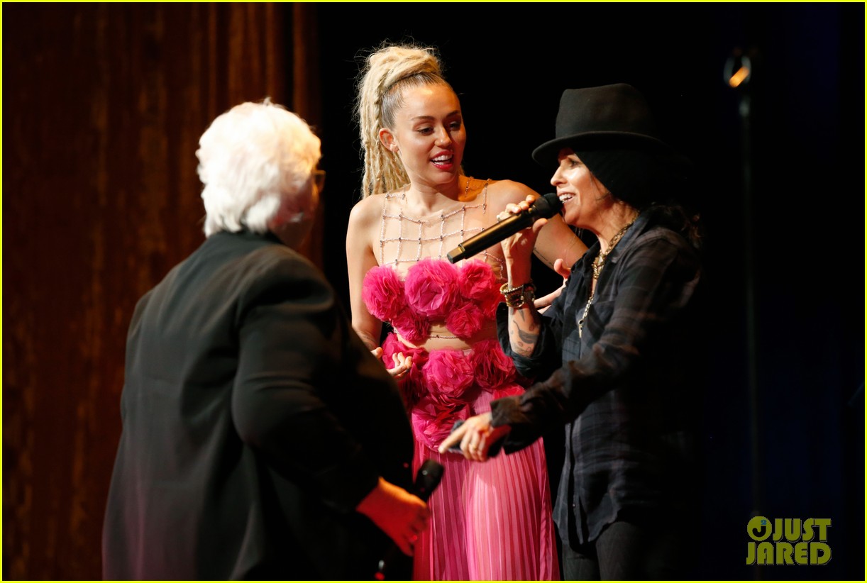 Miley Cyrus Rocks Dreadlocks for LGBT Center Vanguard Awards 2015 ...