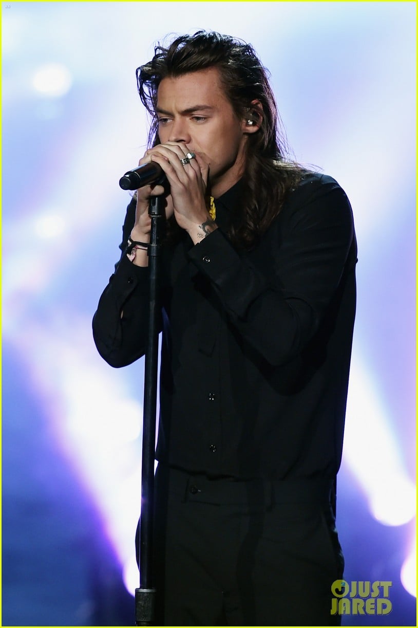 One Direction Takes the Stage for AMAs 2015 Performance - Watch Now ...