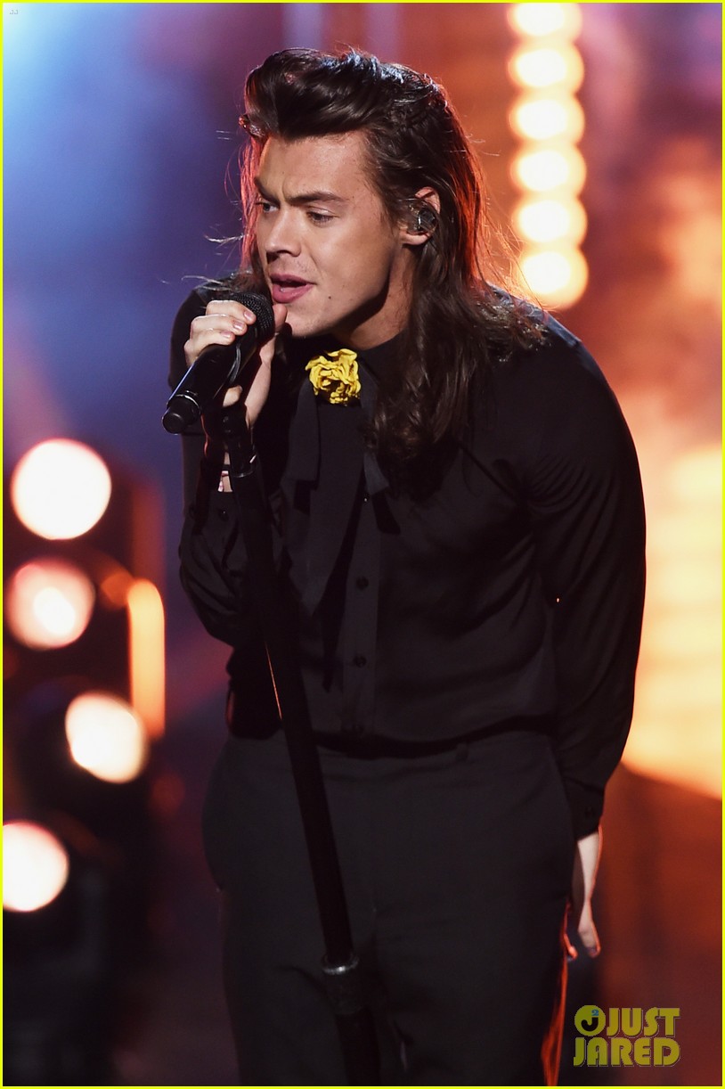 One Direction Takes the Stage for AMAs 2015 Performance - Watch Now ...