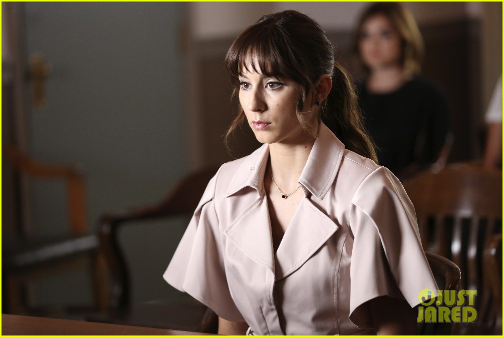 'Pretty Little Liars: 5 Years Forward' Airs TONIGHT - Get A Sneak Peek ...