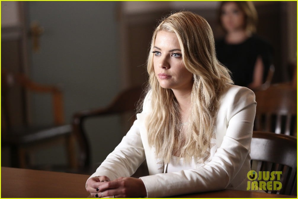 'Pretty Little Liars: 5 Years Forward' Airs TONIGHT - Get A Sneak Peek ...