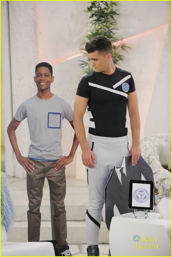 Full Sized Photo Of Lab Rats Bionic Island On Edge Stills 06 Leo Leaves The Bionic Island On
