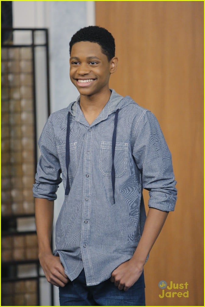 Leo Leaves The Bionic Island On Lab Rats Tonight See A Sneak Peek Photo 892060 Photo