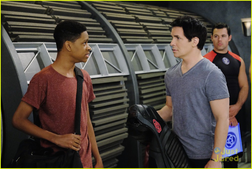 Full Sized Photo Of Lab Rats Bionic Island On Edge Stills 10 Leo Leaves The Bionic Island On