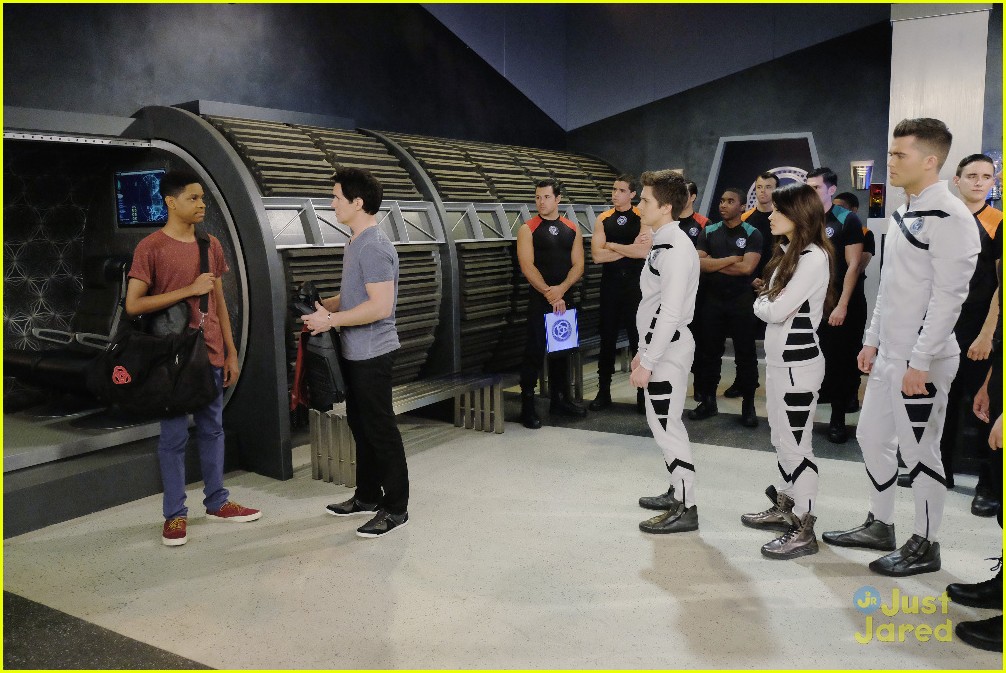 Leo Leaves The Bionic Island On Lab Rats Tonight See A Sneak Peek Photo 892063 Photo