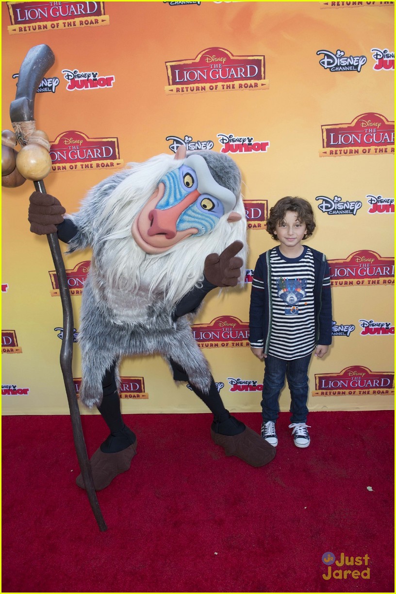 Full Sized Photo of sarah hyland ariel winter madison pettis lion guard ...
