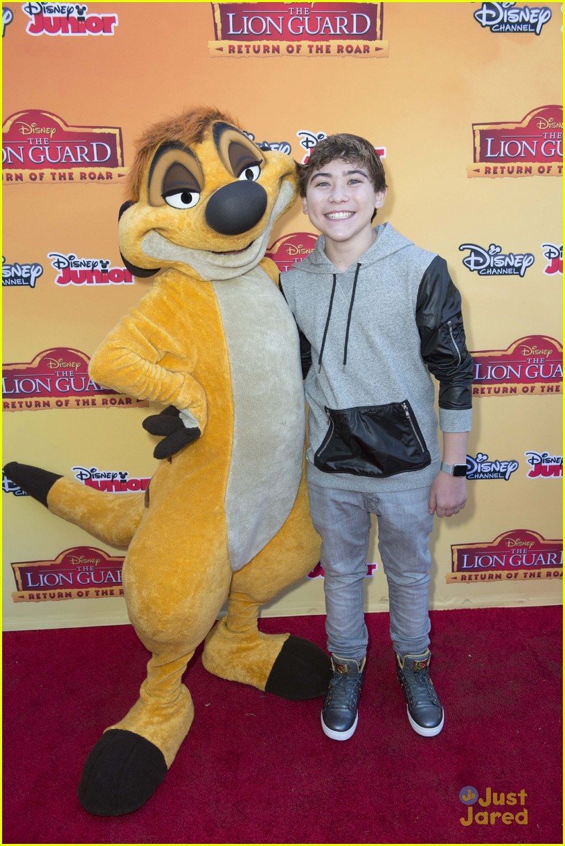 Full Sized Photo of sarah hyland ariel winter madison pettis lion guard ...