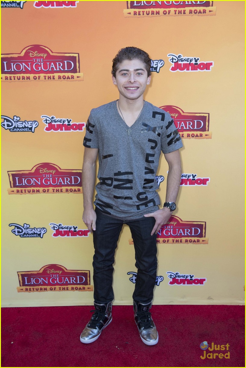 Full Sized Photo of sarah hyland ariel winter madison pettis lion guard ...