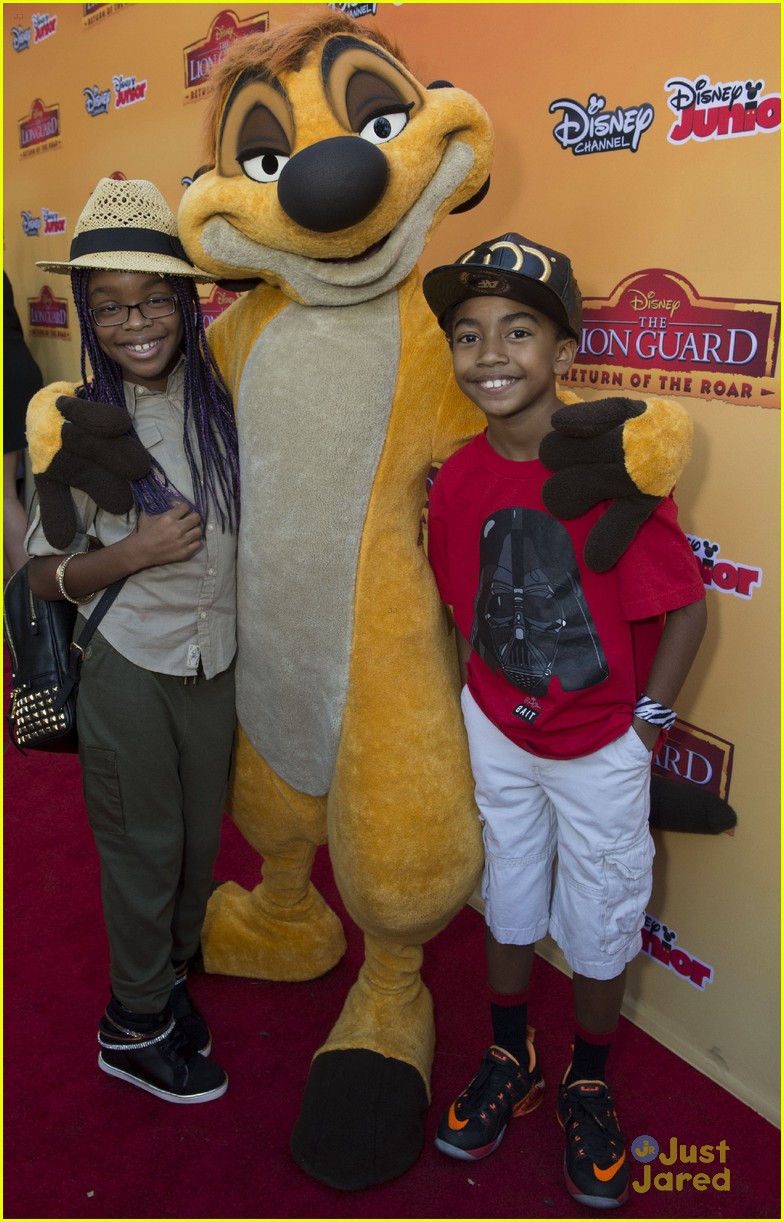 Full Sized Photo of sarah hyland ariel winter madison pettis lion guard ...