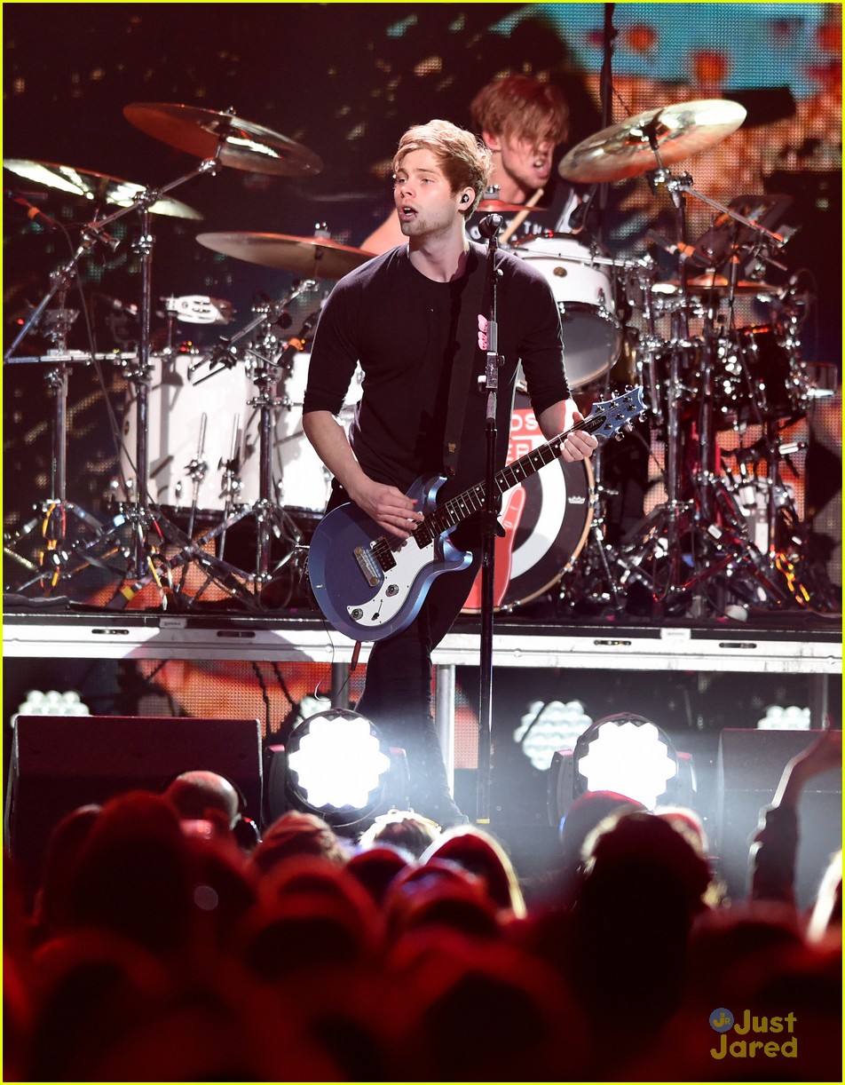 One Direction & 5 Seconds of Summer Get The Party Started At Jingle ...