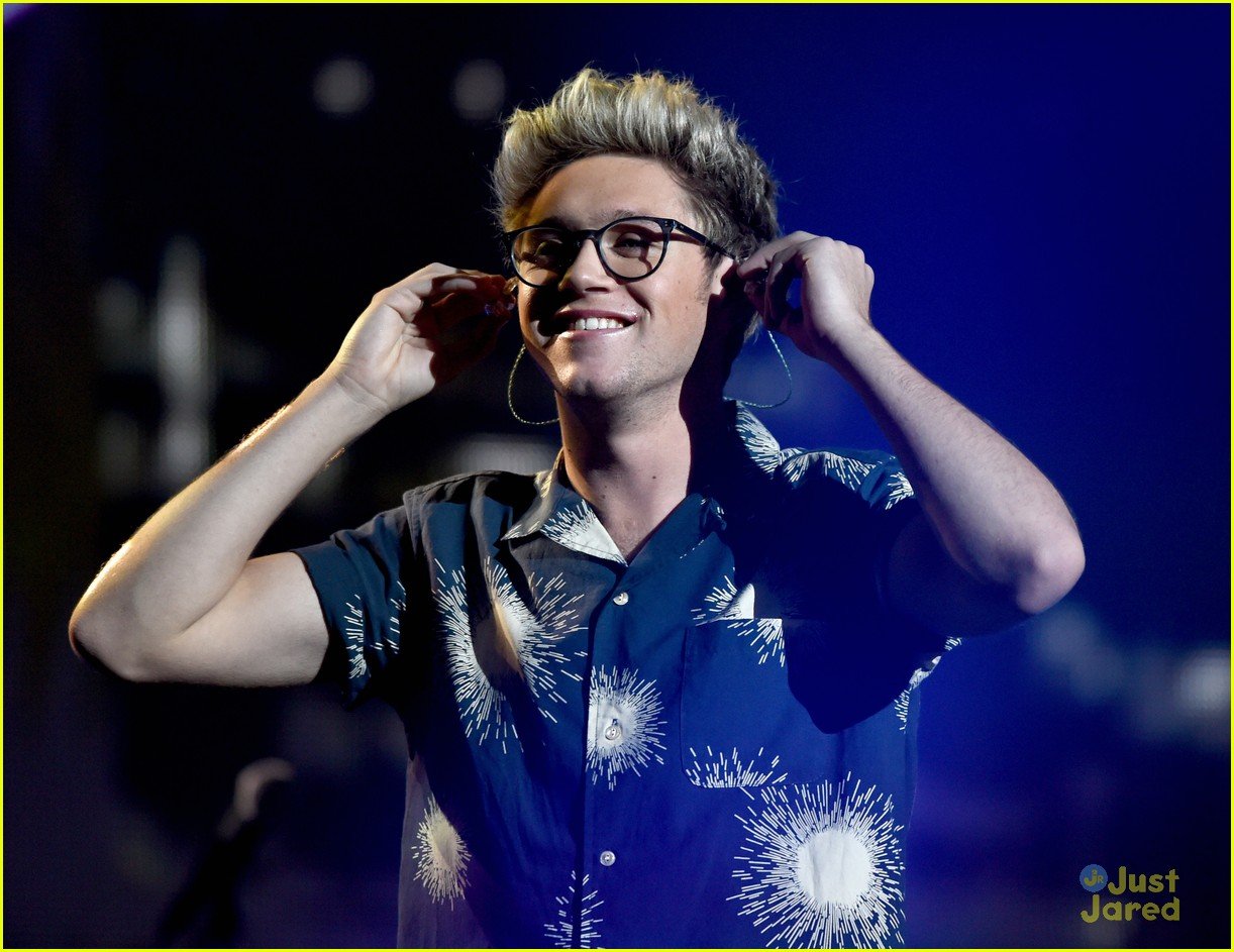 One Direction & 5 Seconds of Summer Get The Party Started At Jingle ...