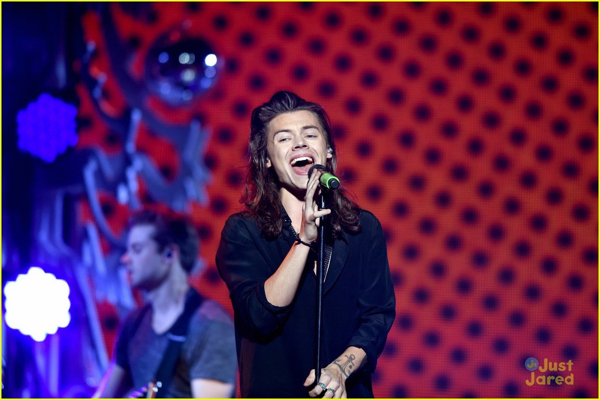 One Direction & 5 Seconds of Summer Get The Party Started At Jingle ...