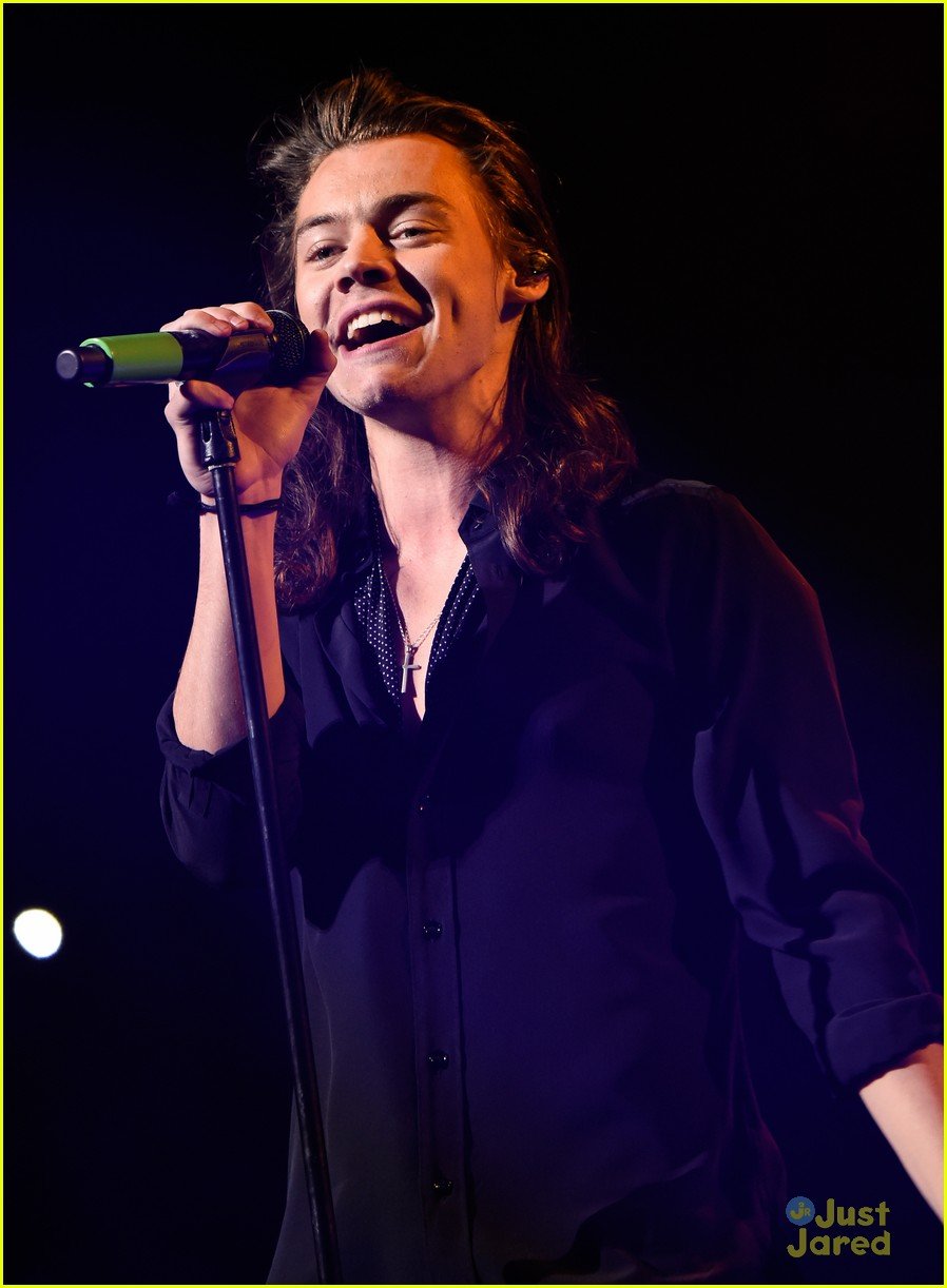 One Direction & 5 Seconds of Summer Get The Party Started At Jingle ...