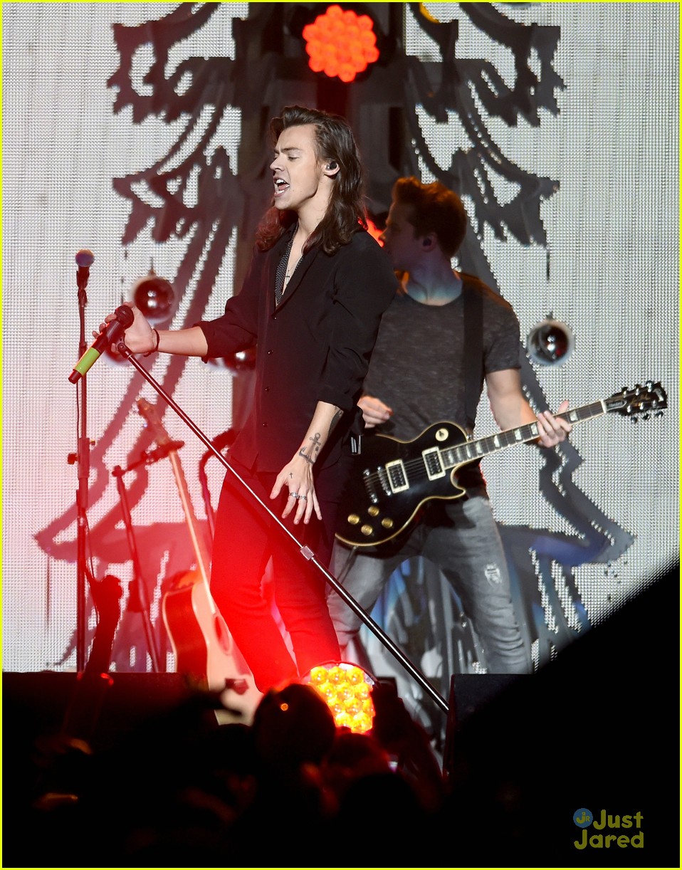 One Direction & 5 Seconds of Summer Get The Party Started At Jingle ...