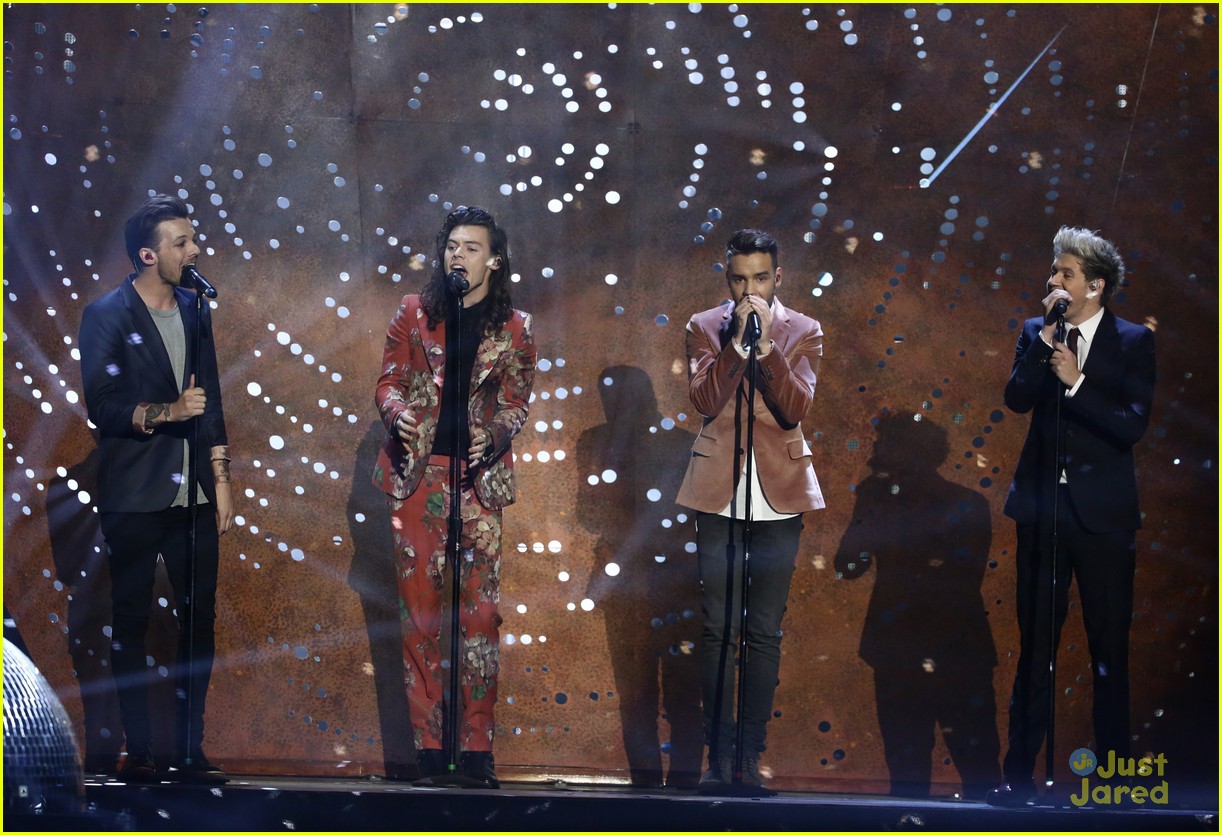 One Direction Performs 'History' On 'X Factor' Finals Before Their ...