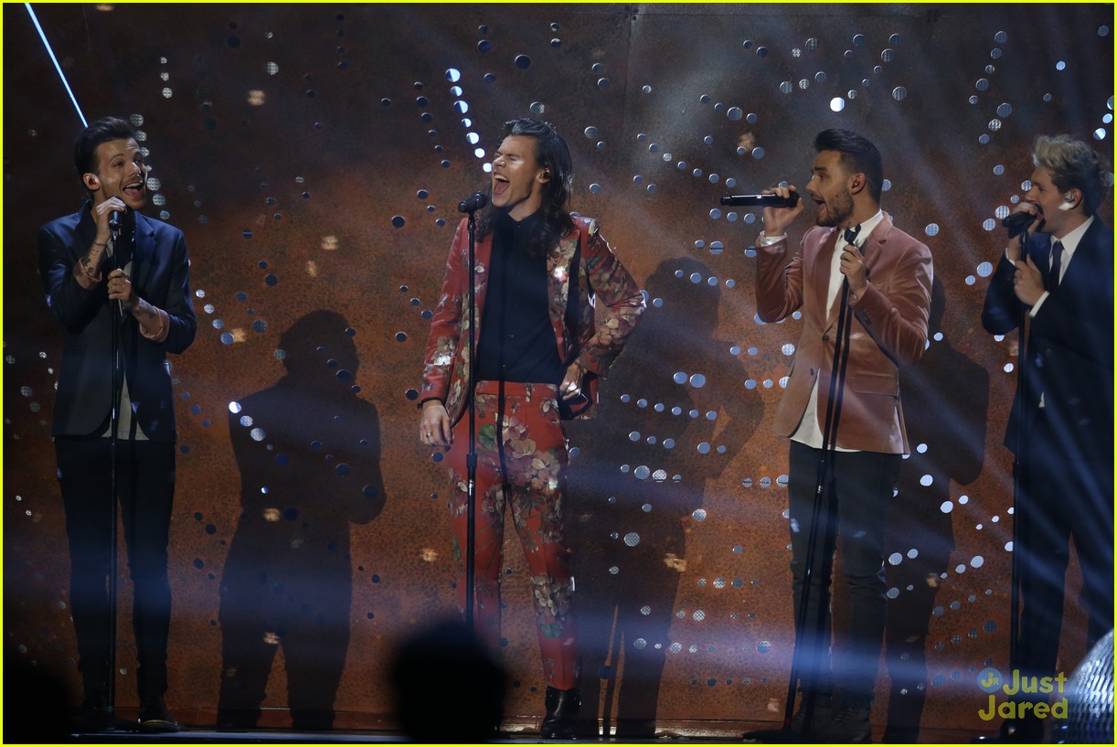 One Direction Performs 'History' On 'X Factor' Finals Before Their ...