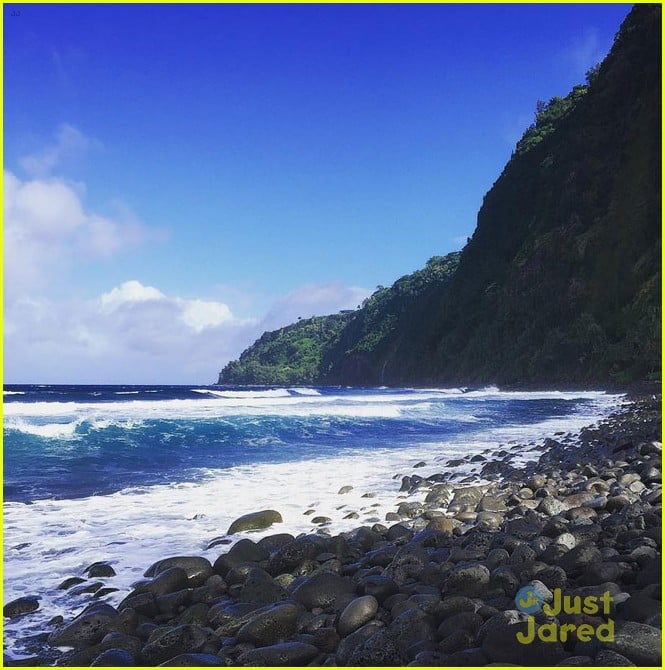 Arden Cho Rocks a Cute Bikini While Soaking Up Rays in Hawaii! | Photo ...