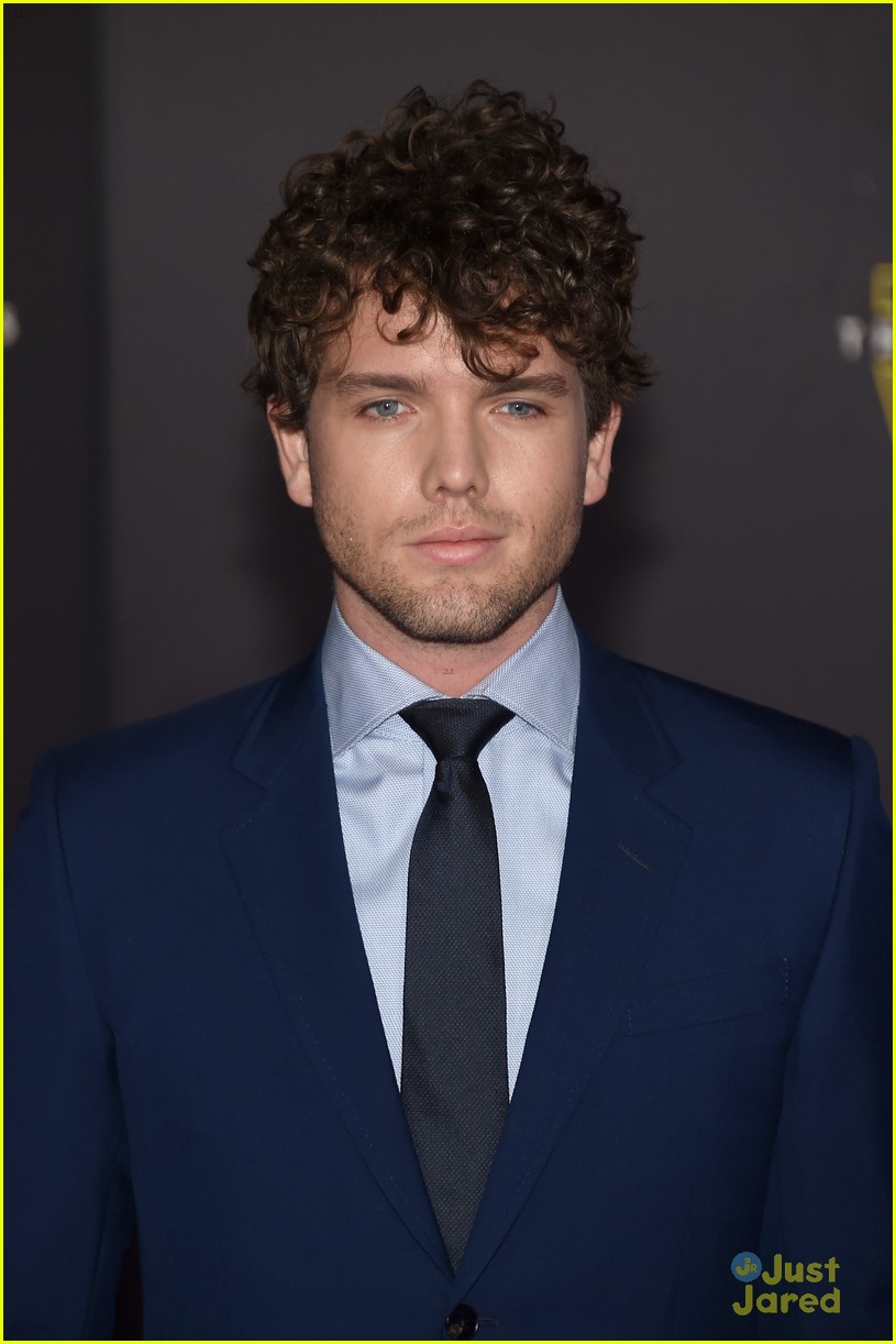 Taylor Swift's Brother Austin Attends the 'Star Wars: The Force Awakens ...